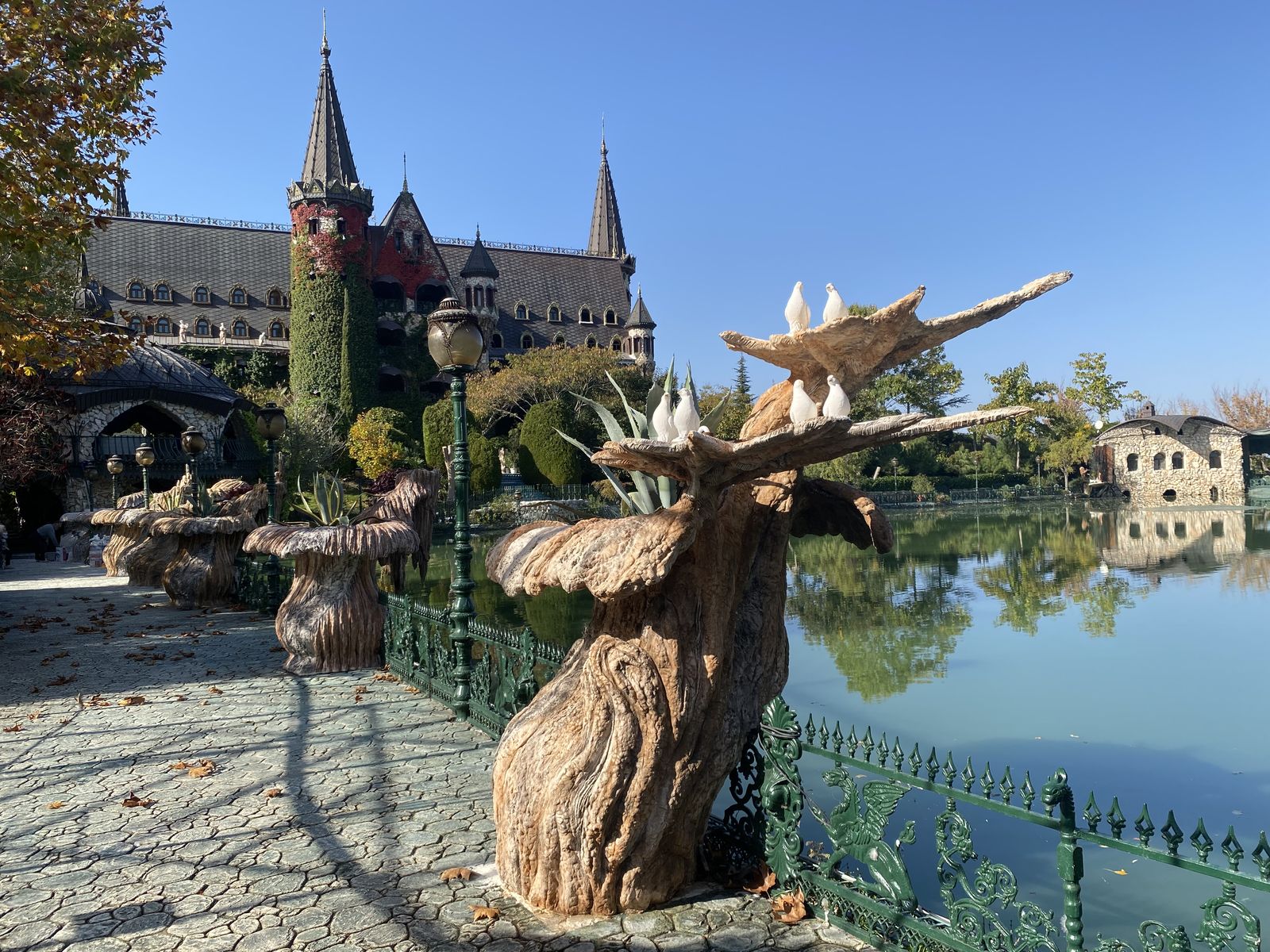 Замок "Влюбленный в ветер", Равадиново, Болгария. Ноябрьская прогулка в сказку...