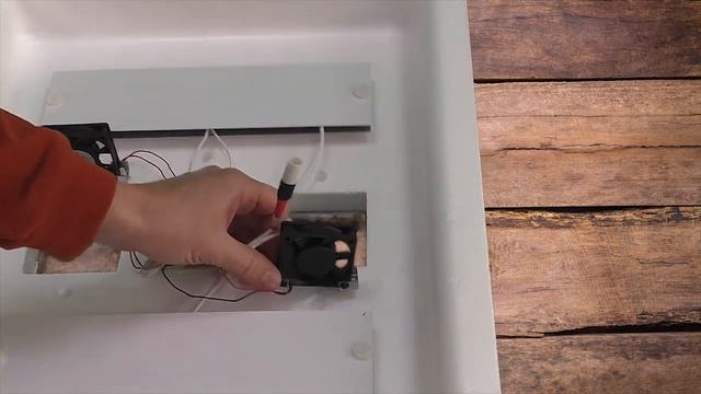 Установка вентиляторов в инкубатор Несушка.