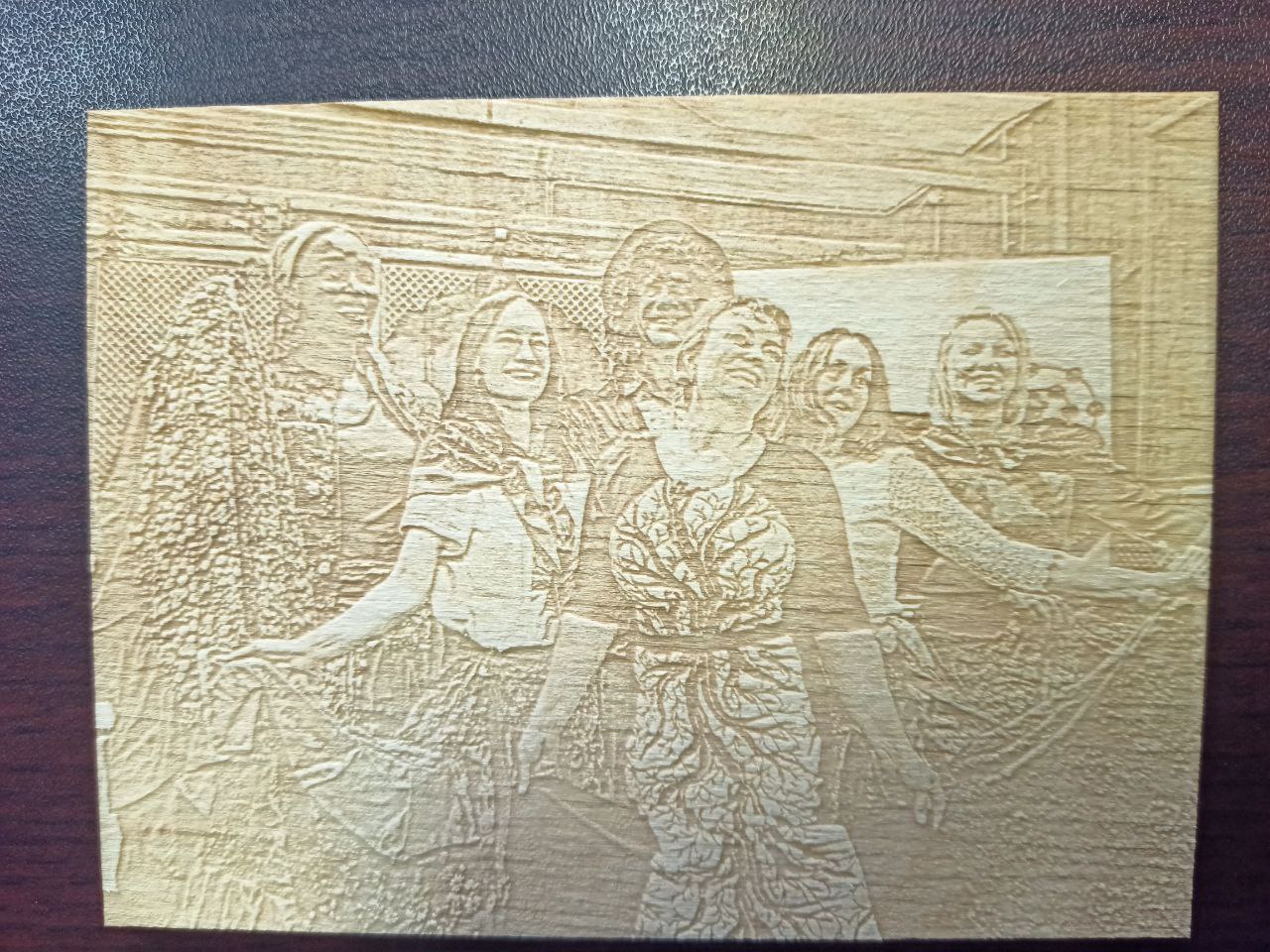 Гравировка Лазером Тёмной Фотографии На Дереве, Перенос Фотографии На Дерево