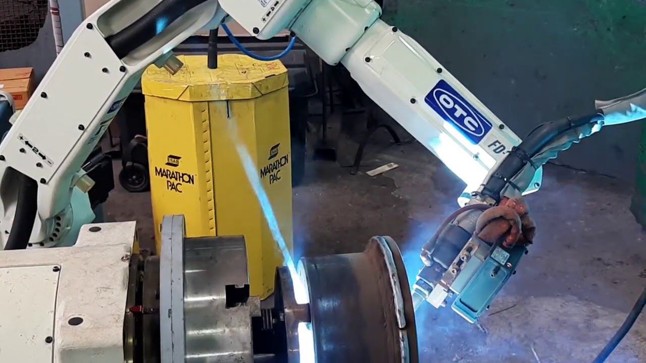 Роботизированный комплекс автоматической сварки OTC для наплавки роликов обжиговых тележек