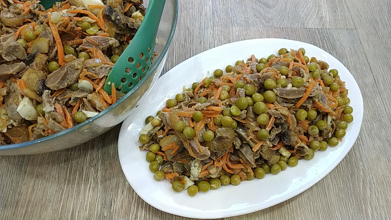 ОбалденныЙ САЛАТ и ОтличнаЯ ЗАКУСКА из куриных желудков.С алат с куриными желудками.mp4