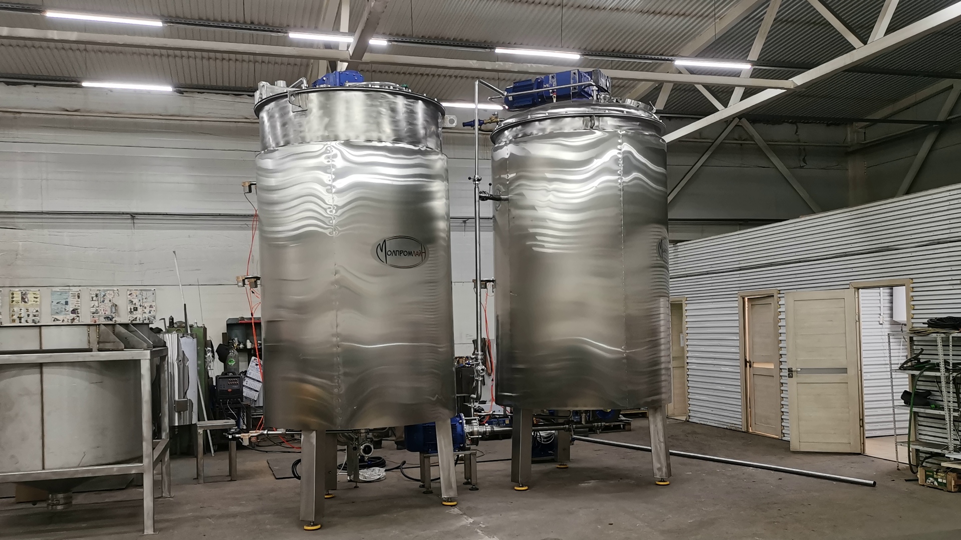 Вакумно-гомогенизирующий аппарат ВГА-П-5м³ и универсальный варочный котёл УВК-П-5м³- слайд-шоу