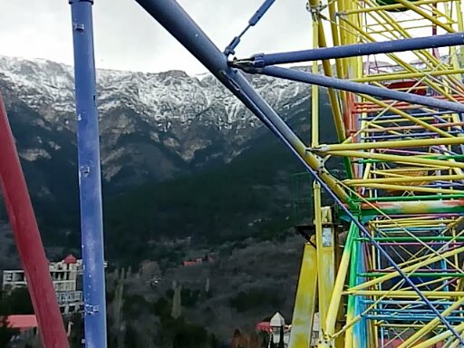 Колесо обозрения.  Ялтинский зоопарк "Сказка"