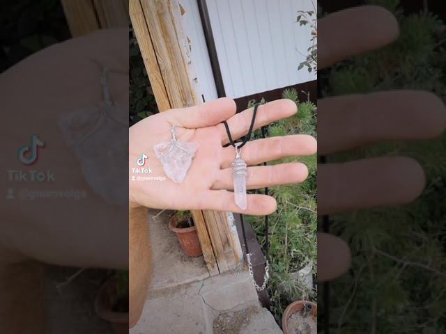 Красивые каменные украшения