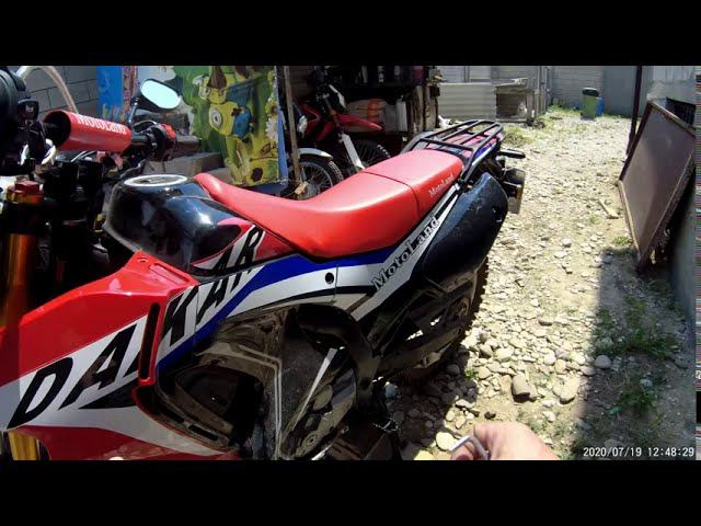 Motoland Dakar 250 ST. Раздеваю китайскую копию Хонды CRF 250 Rally. Снимаю пластик и сиденье.