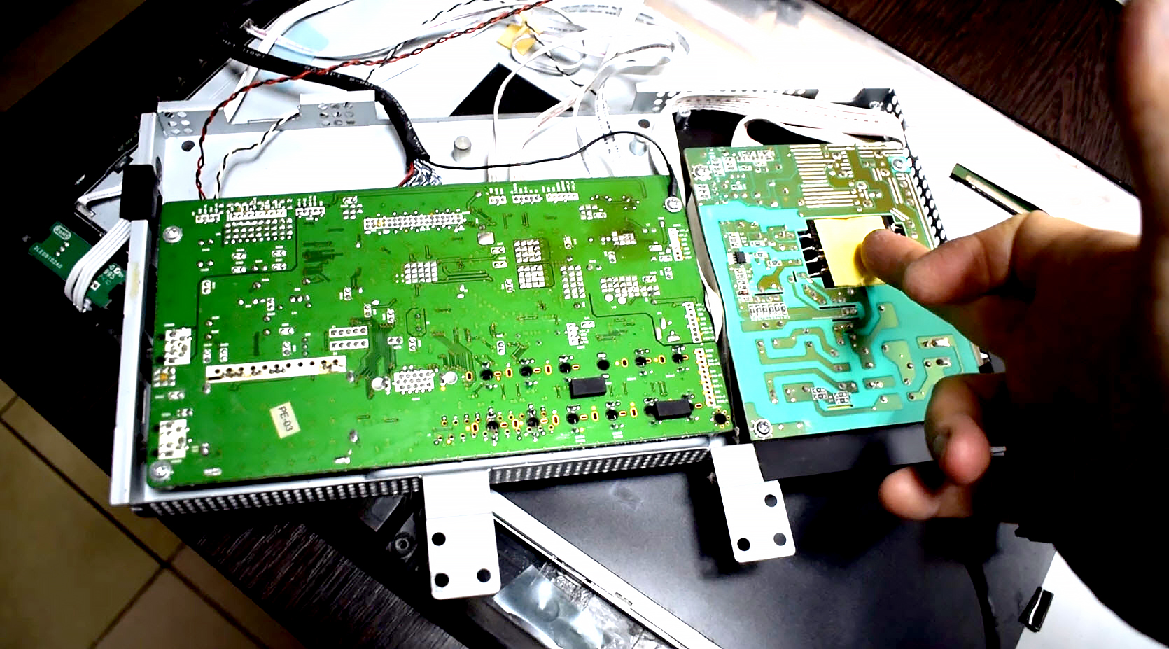 Ремонт телевизора Akai lea-22C05P