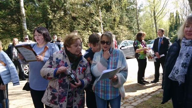 Песня "На безымянной высоте". 9 Мая 2021, на могилах Советских солдат, Орхус, Дания.