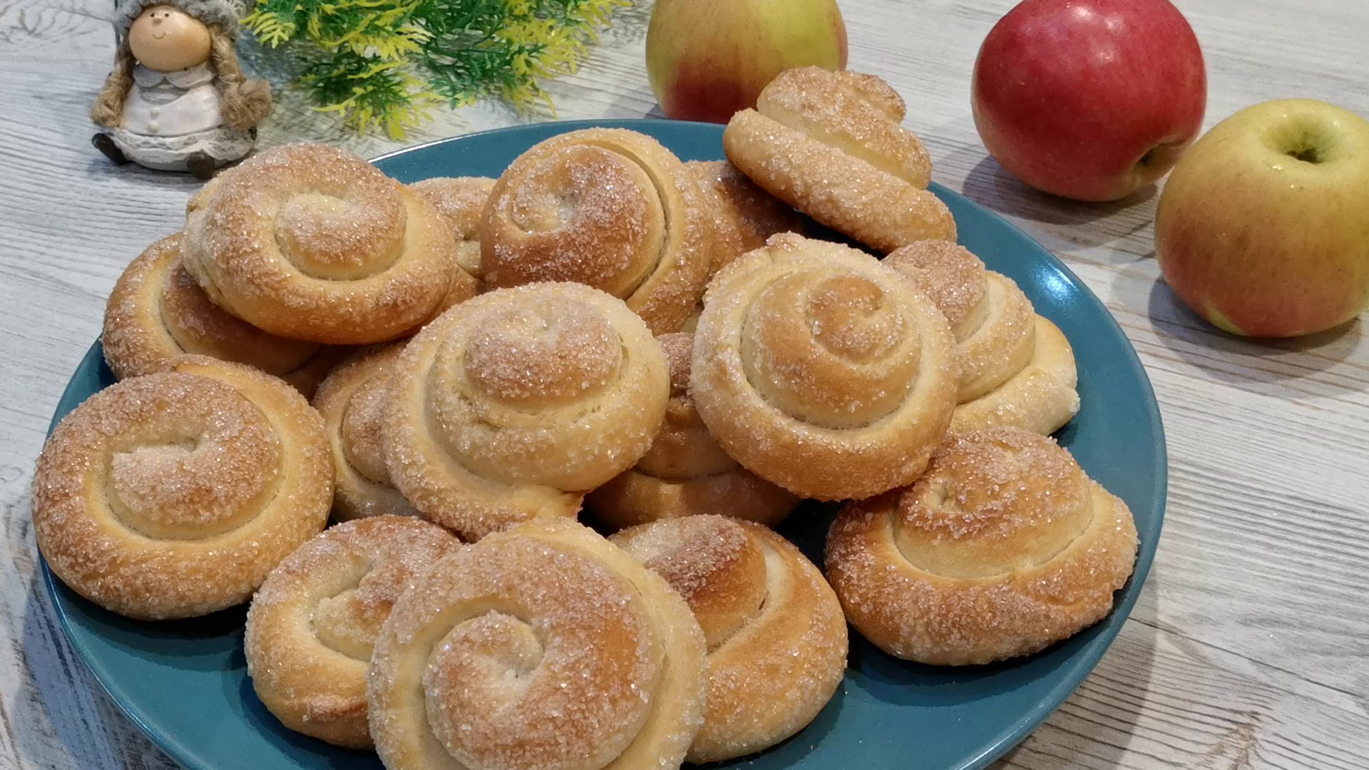 СДОБНОЕ ПЕЧЕНЬЕ НА КЕФИРЕ . Быстрая выпечка к чаю.