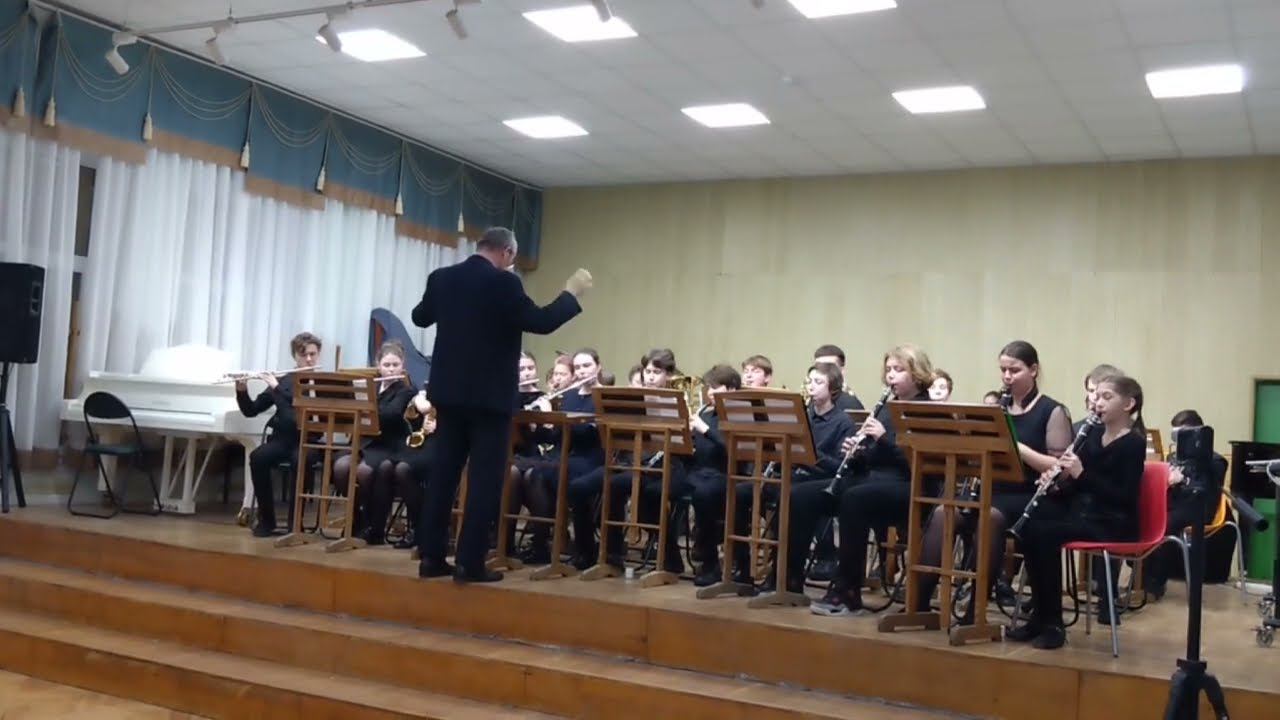 Моя Москва. Духовой оркестр школы имени Дунаевского(я сзади играю на бас-барабане)