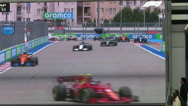 F1 2021 Гран-При России Сочиавтодром, старт гонки и первый круг, вид с Главной трибуны