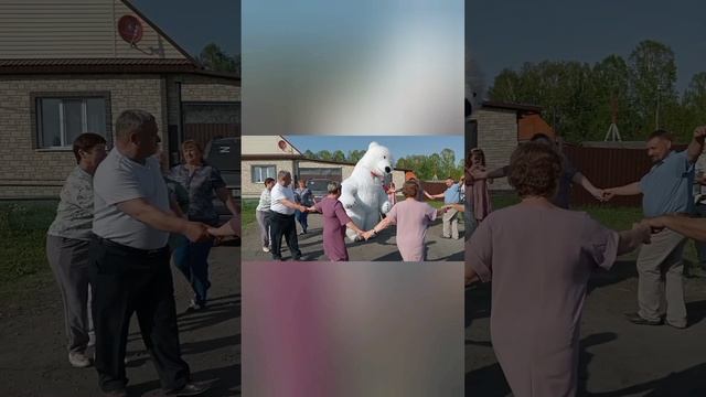 Мишка поздравляет юбиляра.