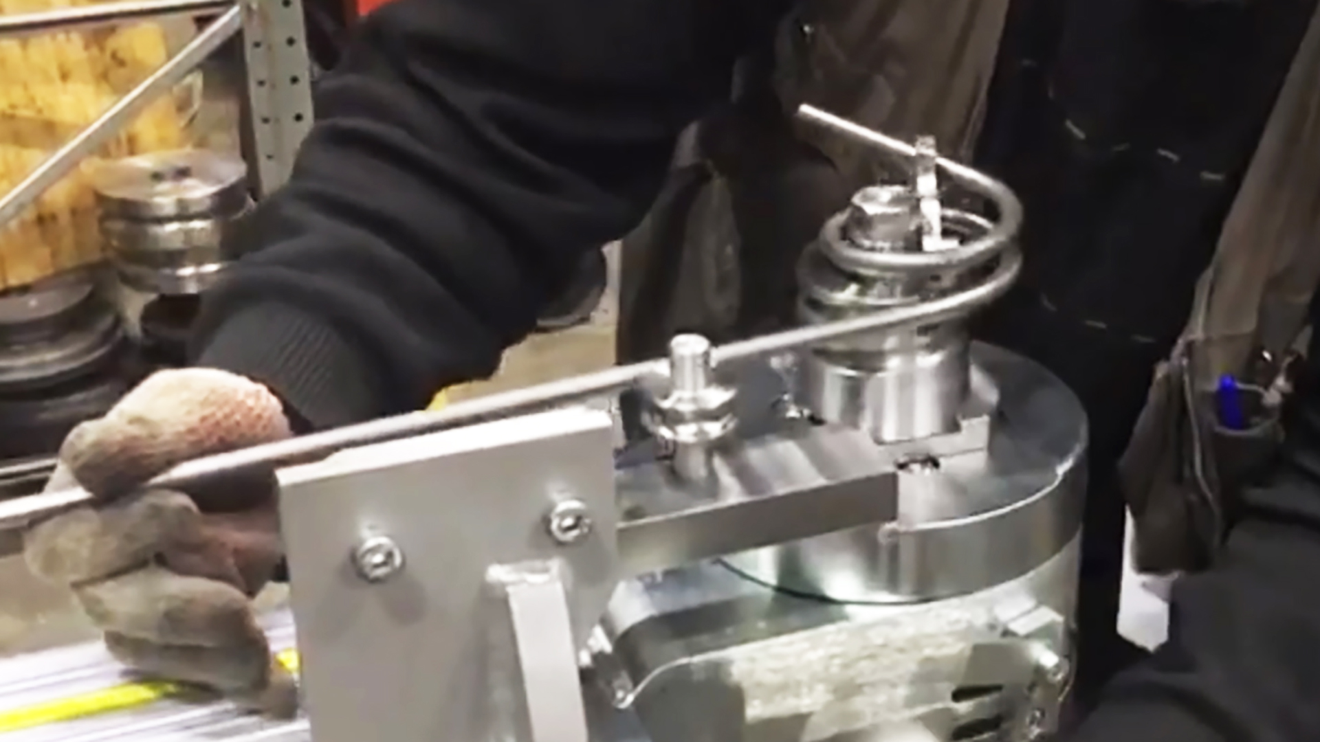 Гибка спирали из тонкой трубы на ручном трубогибе PARTNER производства БМК