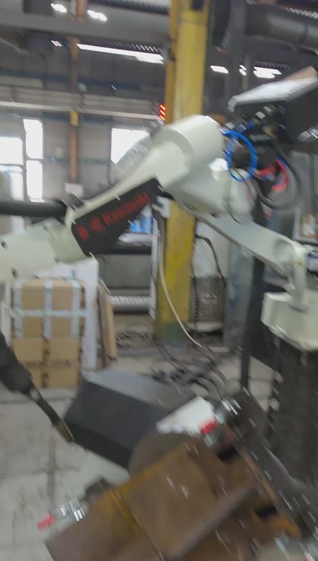 Новый сварочный робот Kawasaki на заводе АРС-Пром