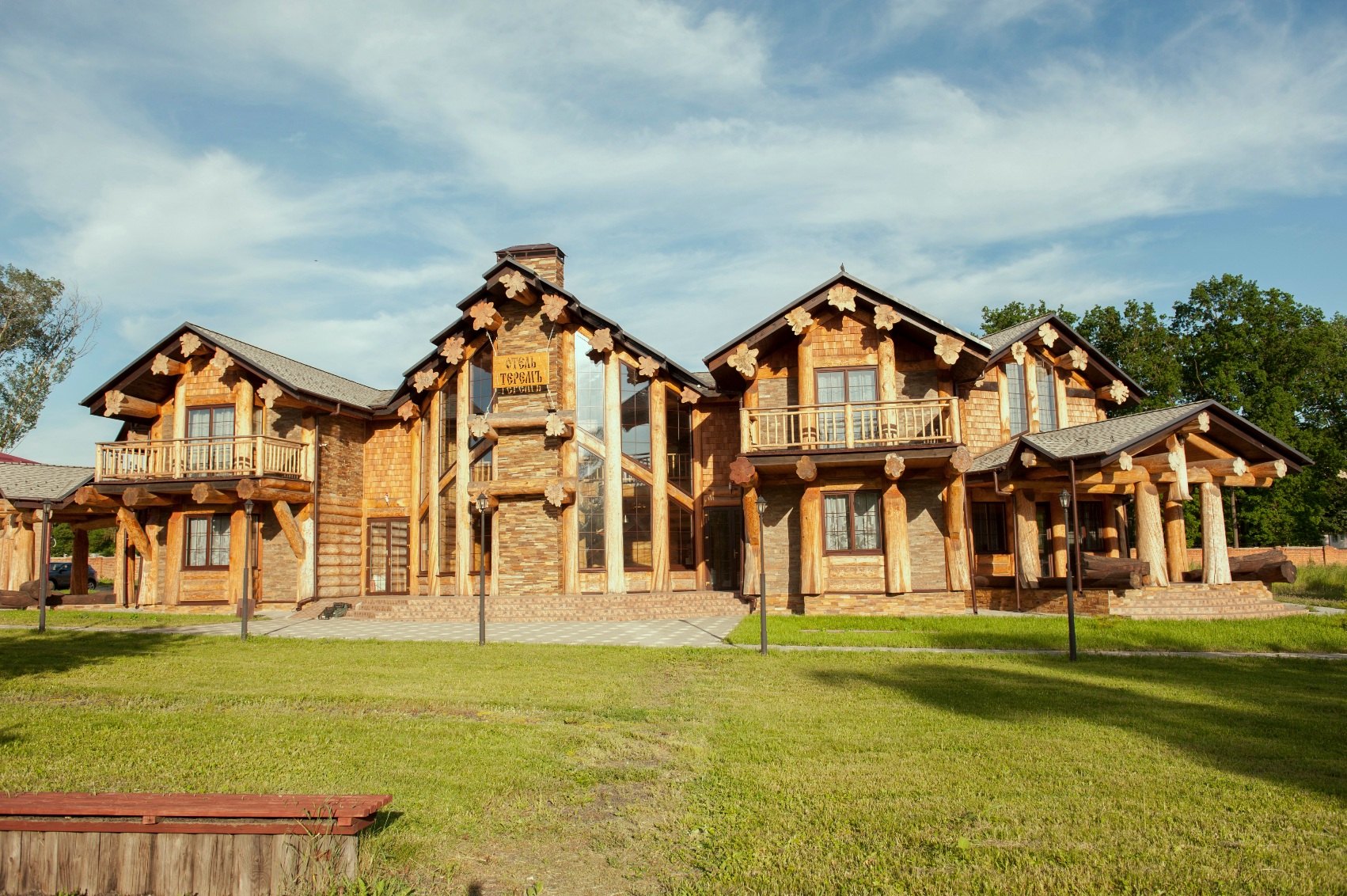 Кедровая гостиница 1000кв.м из бревна