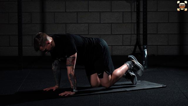 Отведение бедра стоя на четвереньках