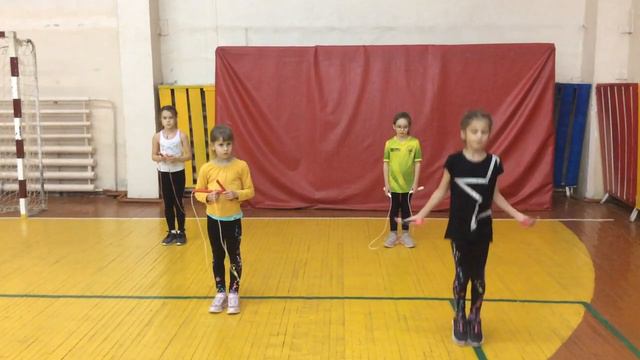 Скакалка. Роуп скиппинг (спортивная Детская школьная лига команда скорость 4х30 секунд на двух ногах