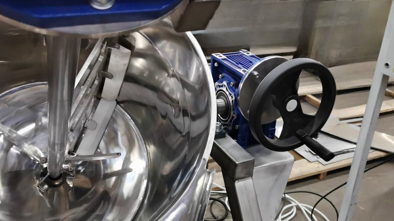 Производство нуги, туррона  -  варочный котёл УВК-Э-120 22,5кВт с мешалкой и опрокидыванием ёмкости