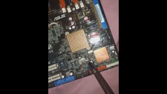 Установка материнской платы в корпус 775 сокет.