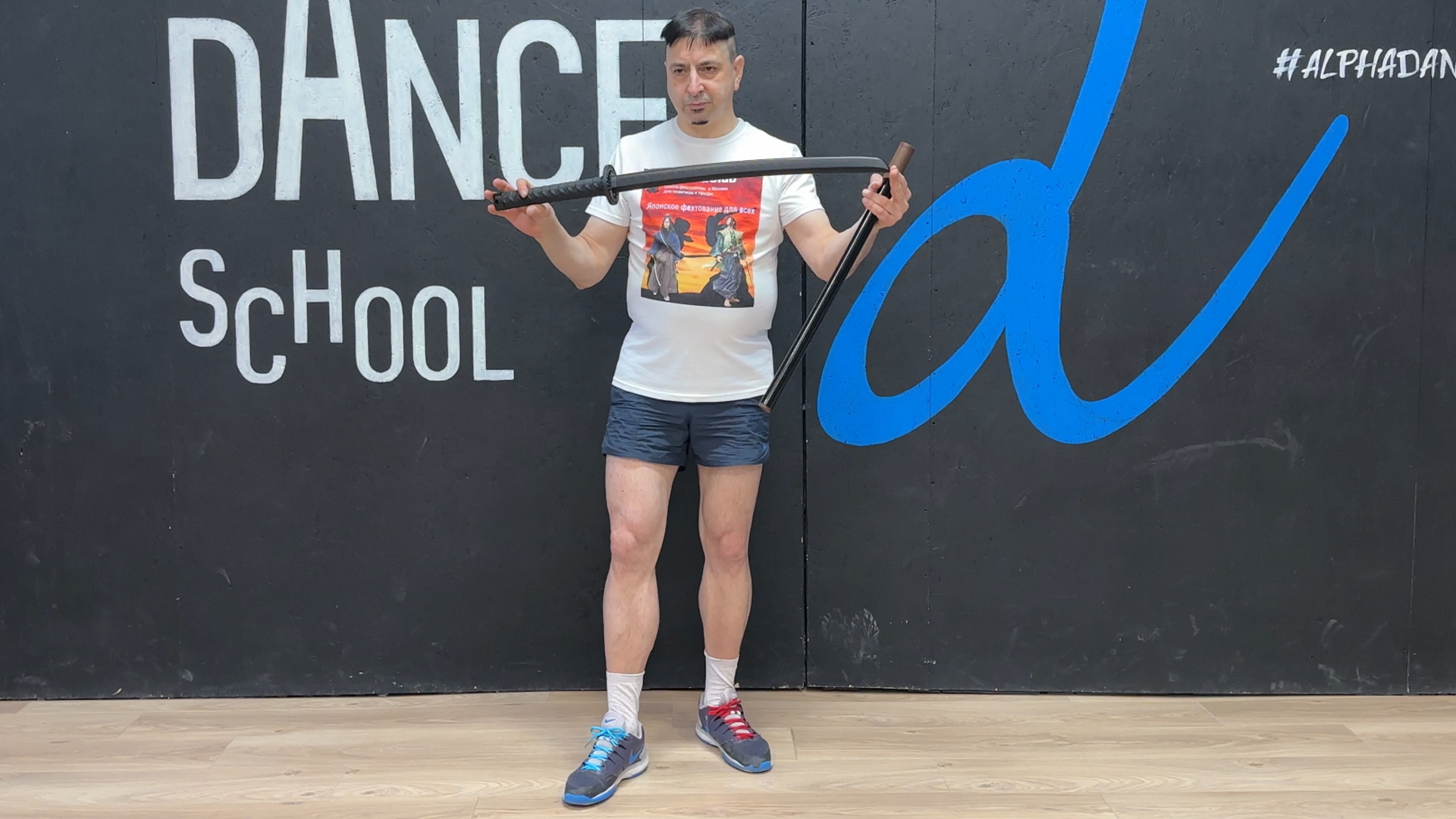 Меч для уроков кендзюцу - пластиковая утигатана толщиной 2,5 см с ножнами с коричневой накладкой