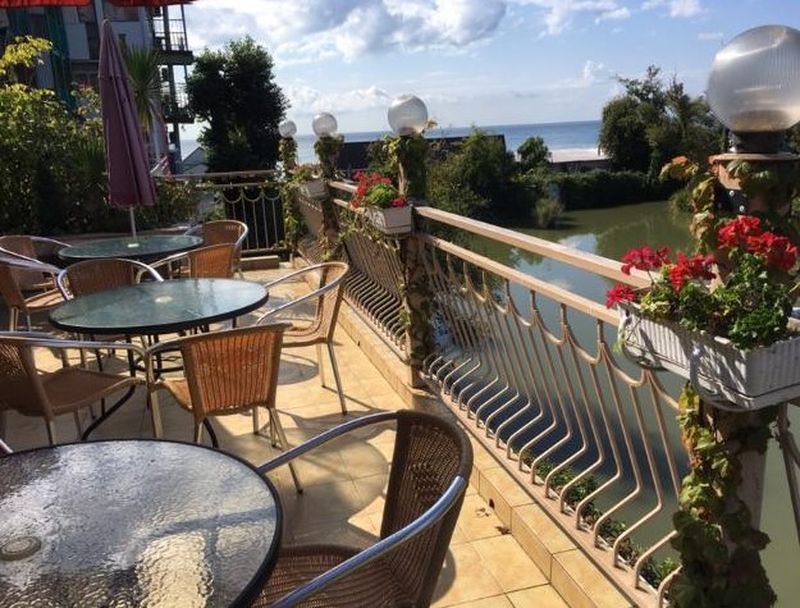 Семейный отдых в Лазаревской частный сектор. Отдых в Рыбацком поселке в Лазаревке. «Алекрини» эллинг