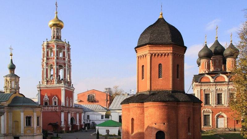 Москва.  Высоко-Петровский и Рождественский монастыри.