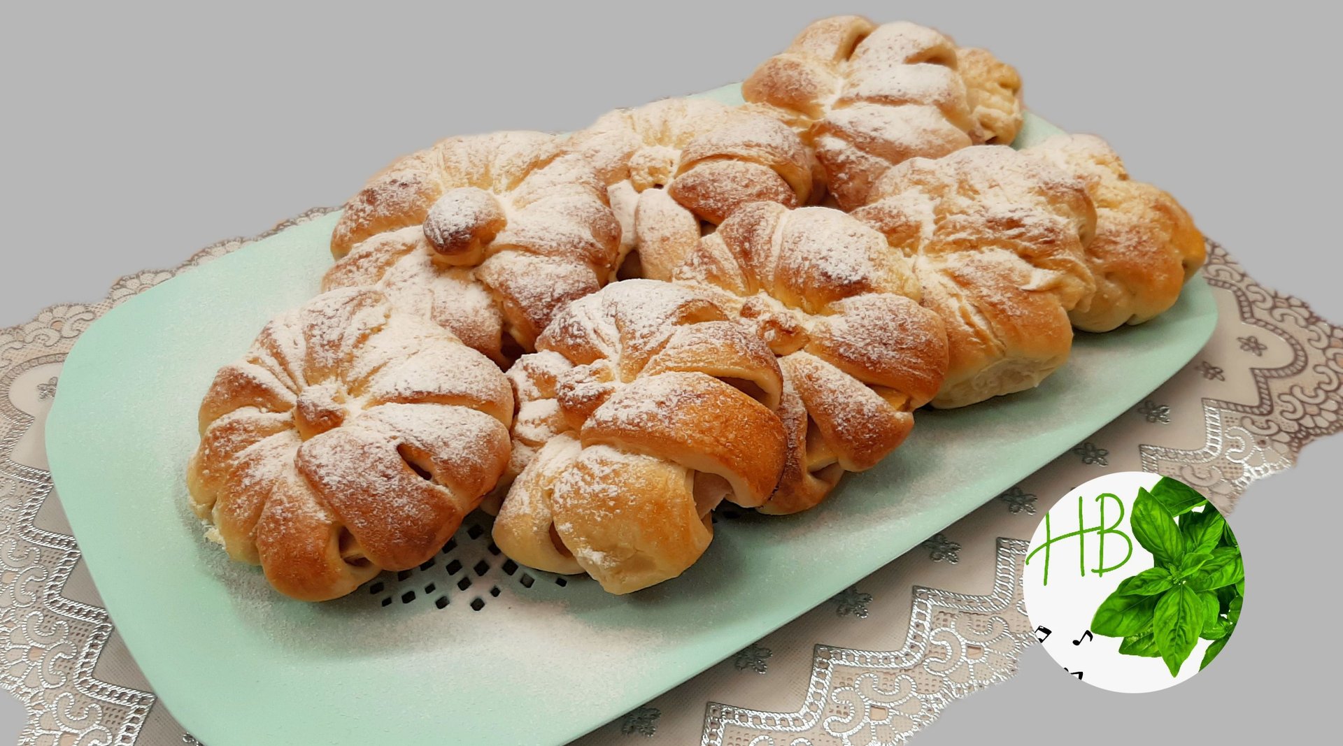 Нереальная вкусняшка к чаю на скорую руку! Яблочные колечки в слоеном тесте.#выпечка #быстрыйвкусный