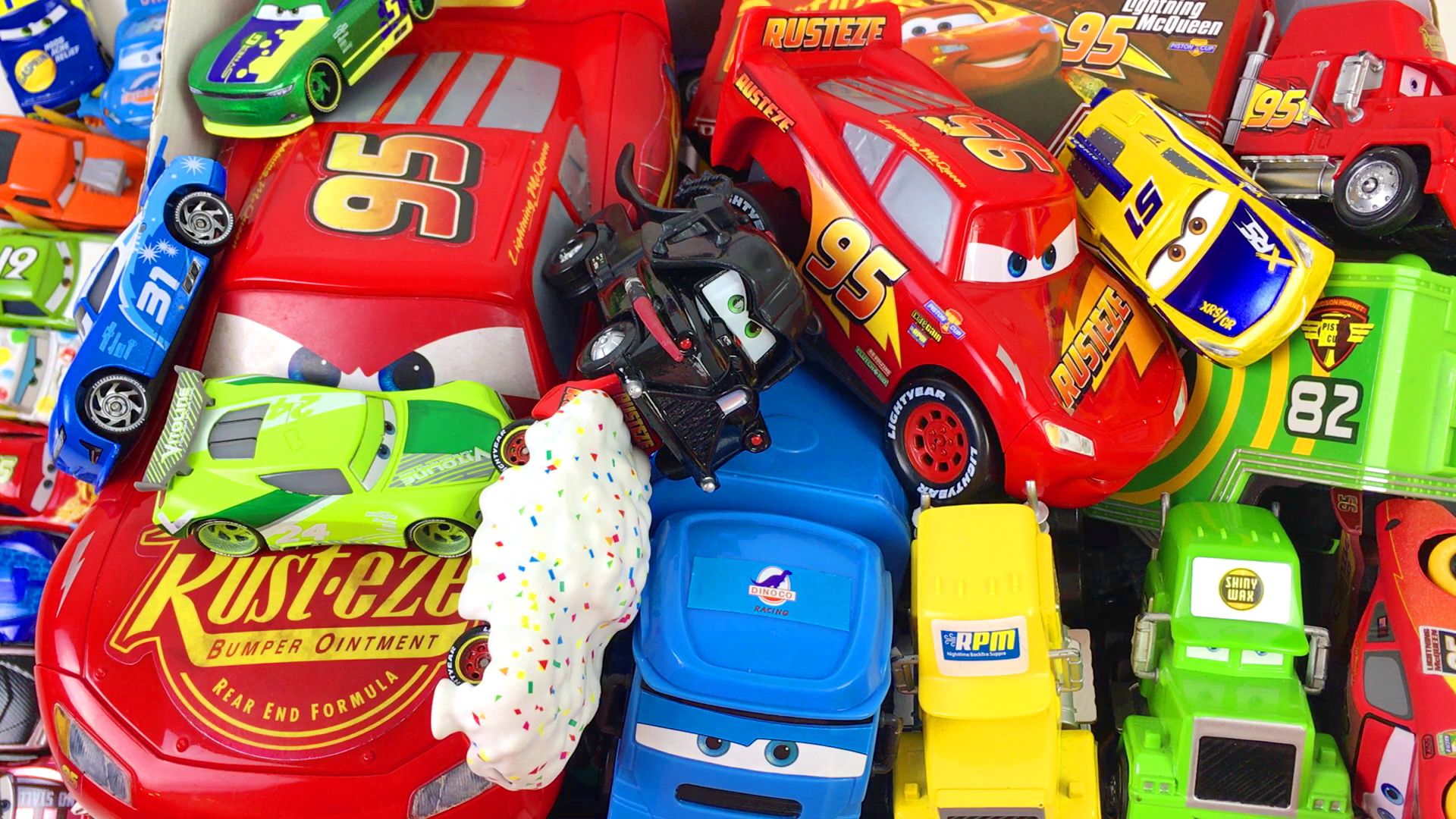 Игрушки Большая Коробка Тачки Молния Маквин Машинки из Мультика Видео для Детей