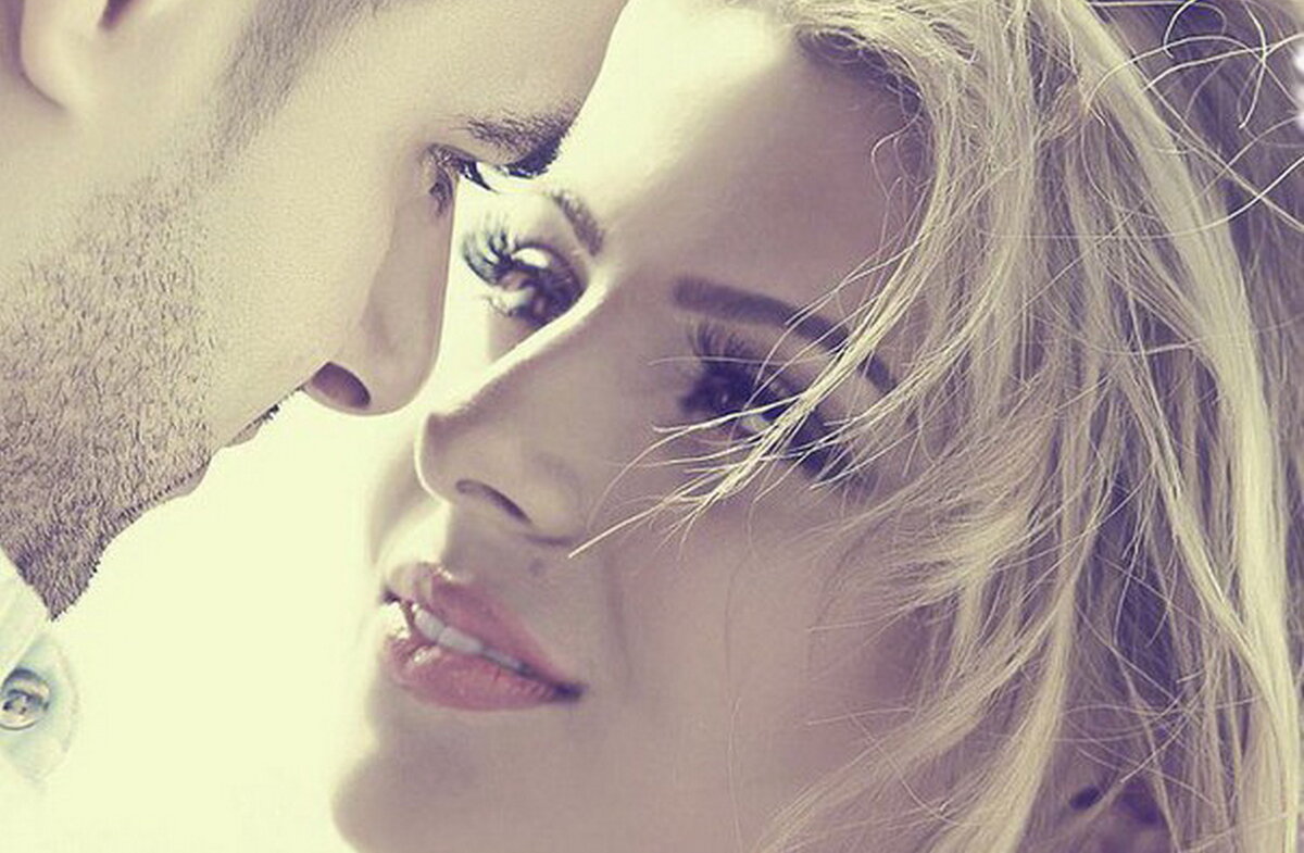 Мне б снежинкой на губы твои. Автор текста неизвестен. Стихи о любви.