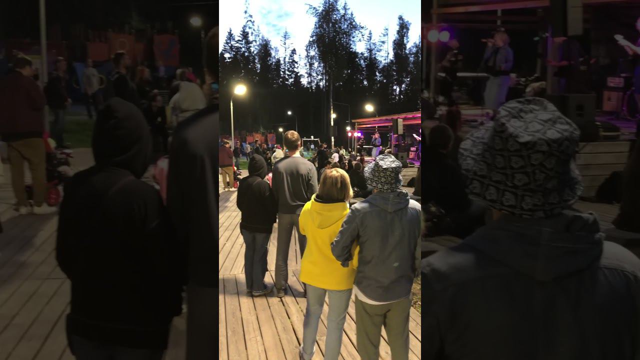 Миниконцерт в сквере