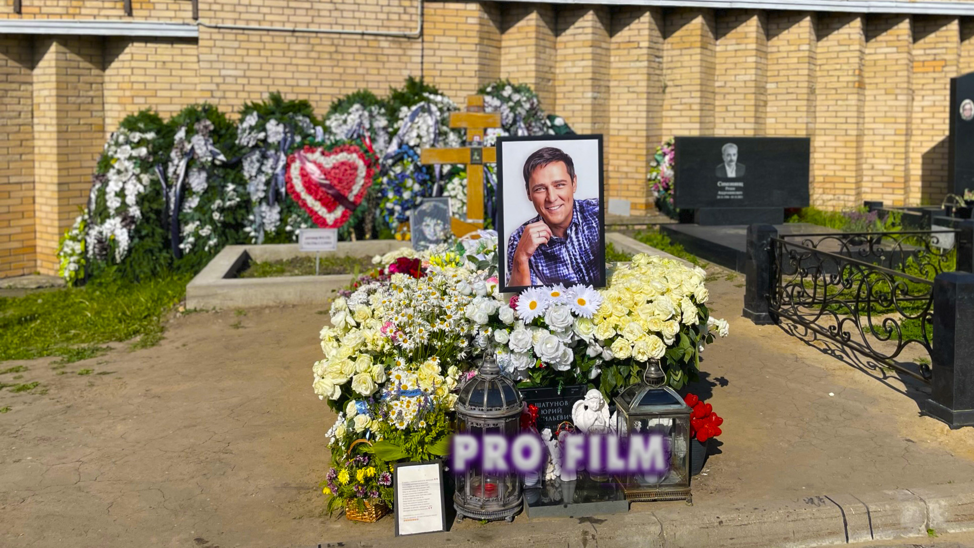 Навестили ЮРУ ШАТУНОВА и других известных личностей. ПОБЫВАЛИ НА ТРОЕКУРОВСКОМ КЛАДБИЩЕ.