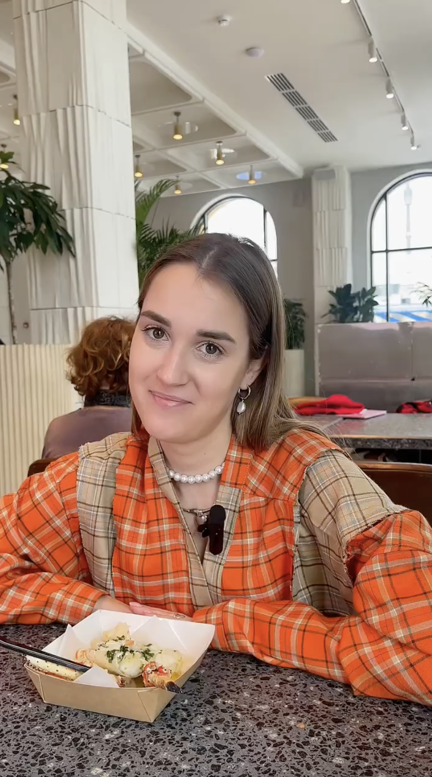 Дегустация фаланги краба со сливочно-чесночным соусом