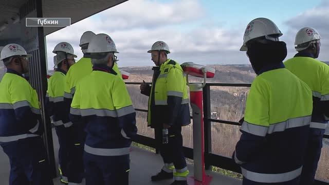 Экскурсоводы проводят промышленные туры по Лебединскому ГОКу и ОЭМК