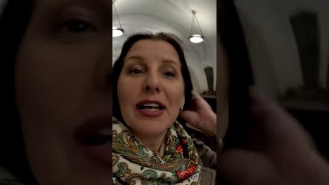 Как нос собаки приносит удачу на станции метро Площадь революции? #travel #путешествия