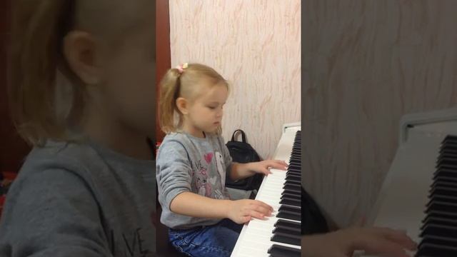 Александра Пермякова 5 лет (Шарманка Шостакович Д.Д.).mp4