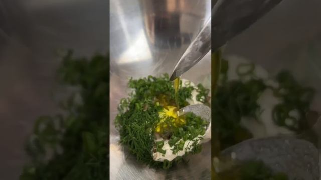 Как вкусно приготовить молодую картошку ?????

Это мой любимый рецепт проверенный временем✅