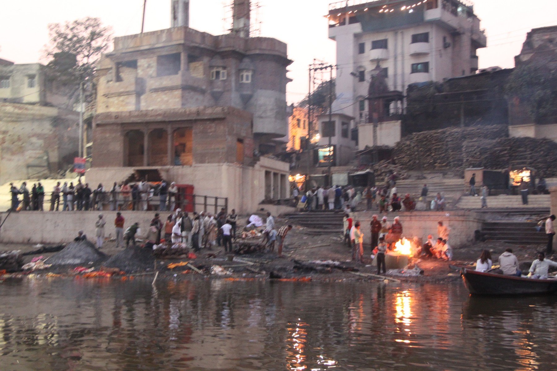 201202 Индия Варанаси Погребальные костры
