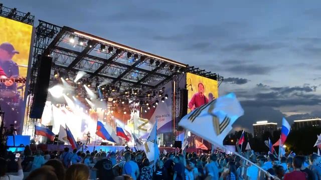 Рок-концерт в Парке Победы на Поклонной Горе в Москве. День Флага России - 22 августа 2022