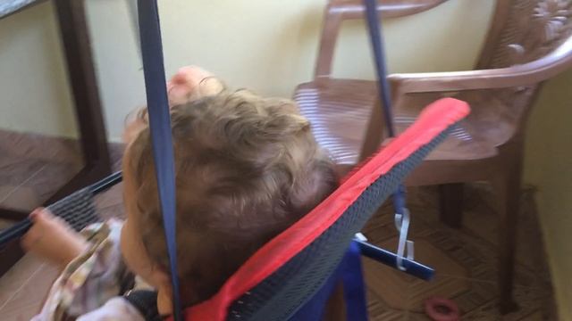 Анна кормит Льва арбузиков