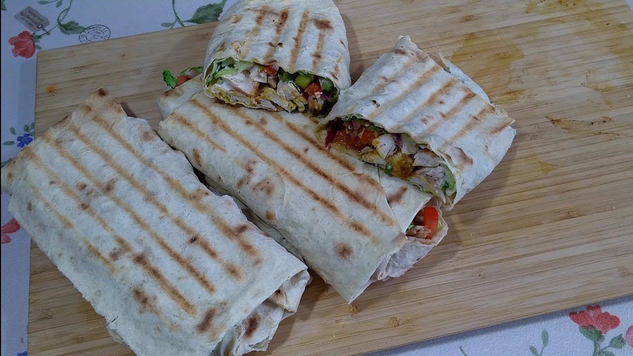 Шаурма с куриной грудкой. Очень вкусно.