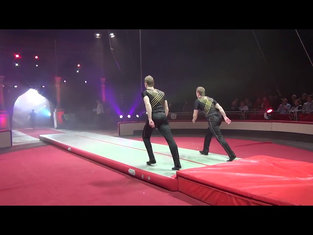 Надувная акробатическая дорожка - применение в цирке