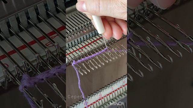 Набор петель на вязальной машине косичкой вверх