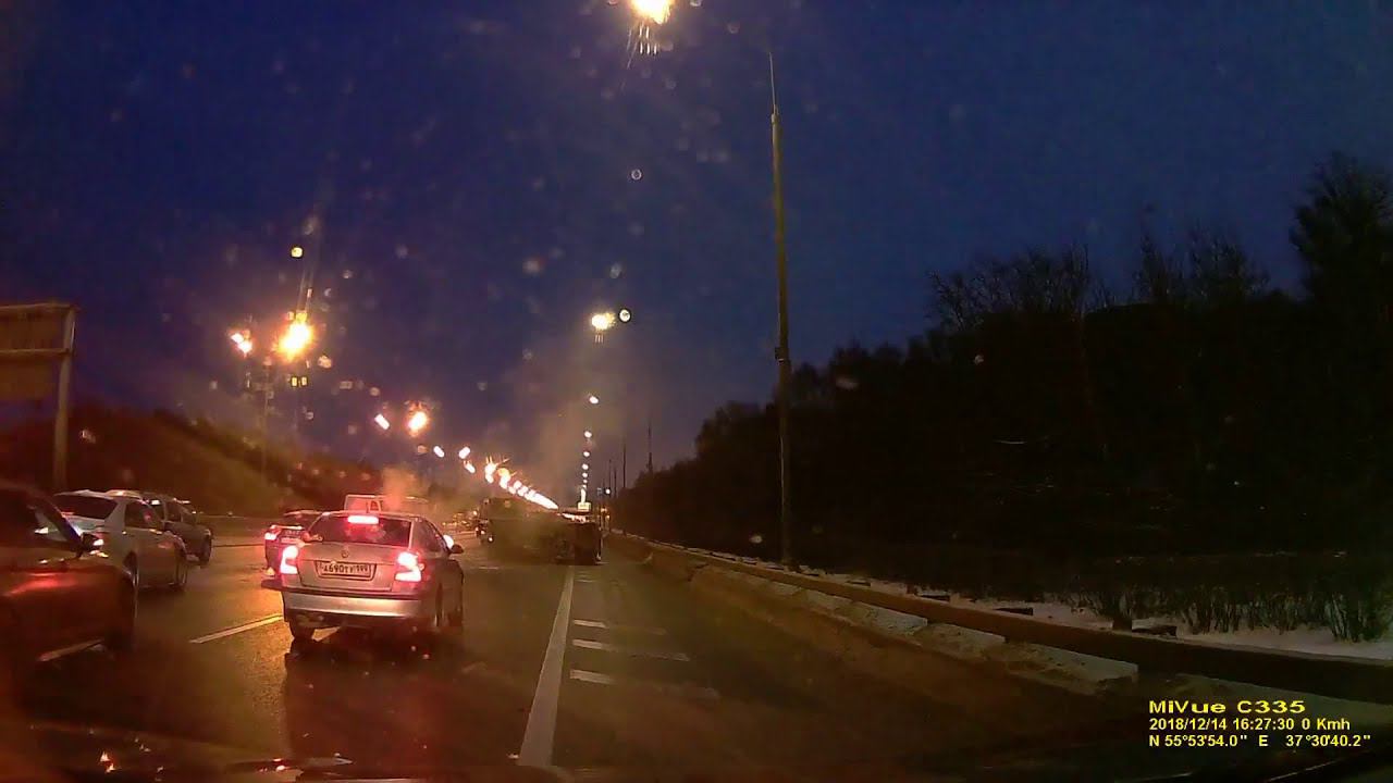 Авария на обочине МКАД (пострадали 4 автомобиля)