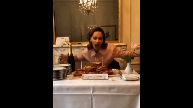 Эмилия Кларк танец