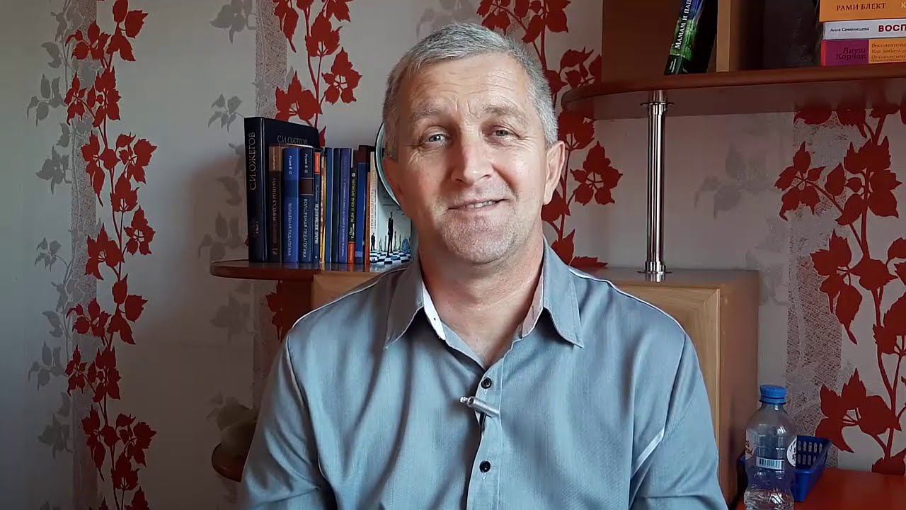 Различия и суть, авторитарной и гуманной (ценностно-ориентированной) педагогики.