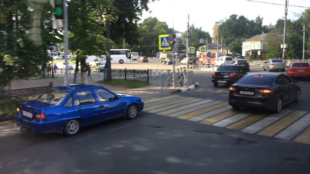 Обзорная экскурсия по Ярославлю. Гид очень интересно рассказывает про город