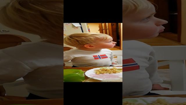 Гриша любит макароны!