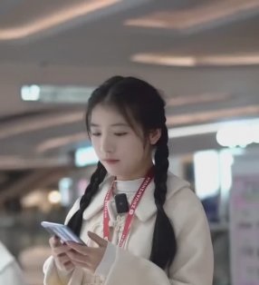 Такой мобильный телефон действительно появился.Хотите вернуться?