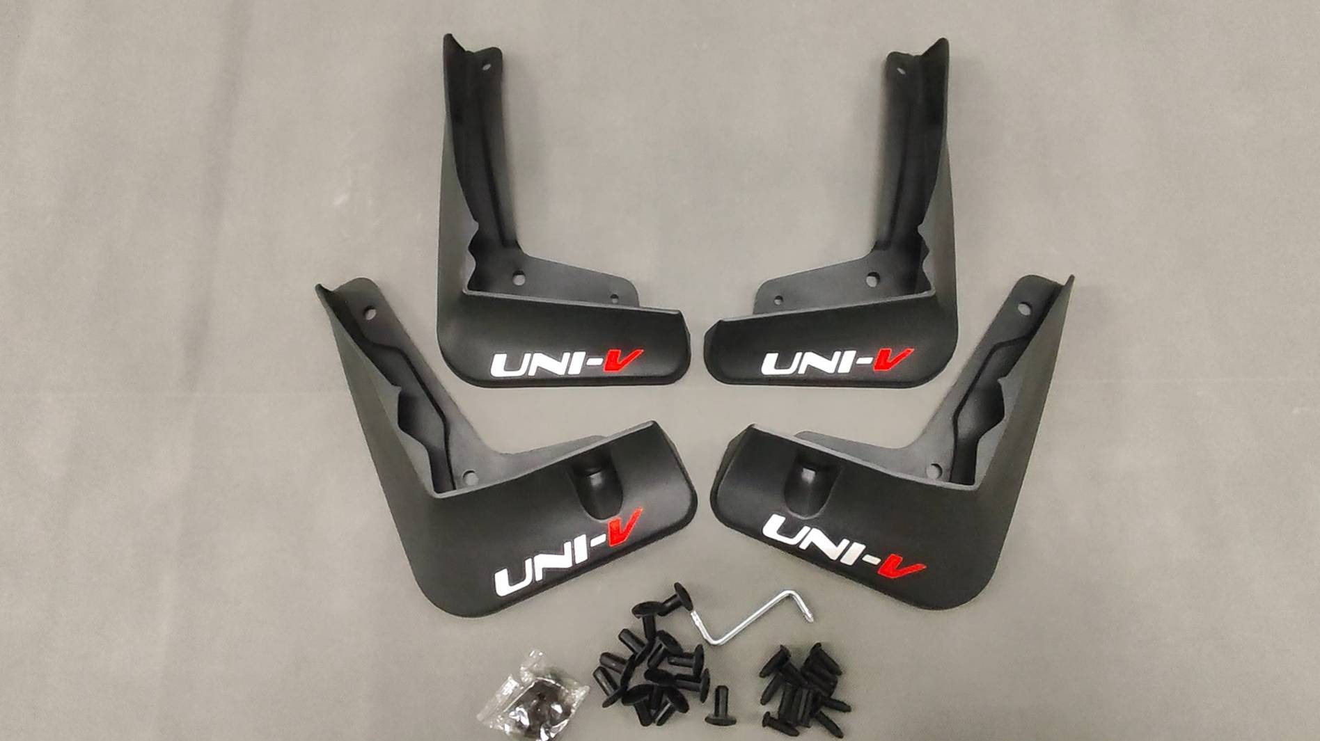 Брызговики с красным логотипом для Changan Uni-V