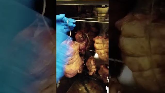 Наша помощница коптит и не высушивает! #shorts #коптильня #свиная