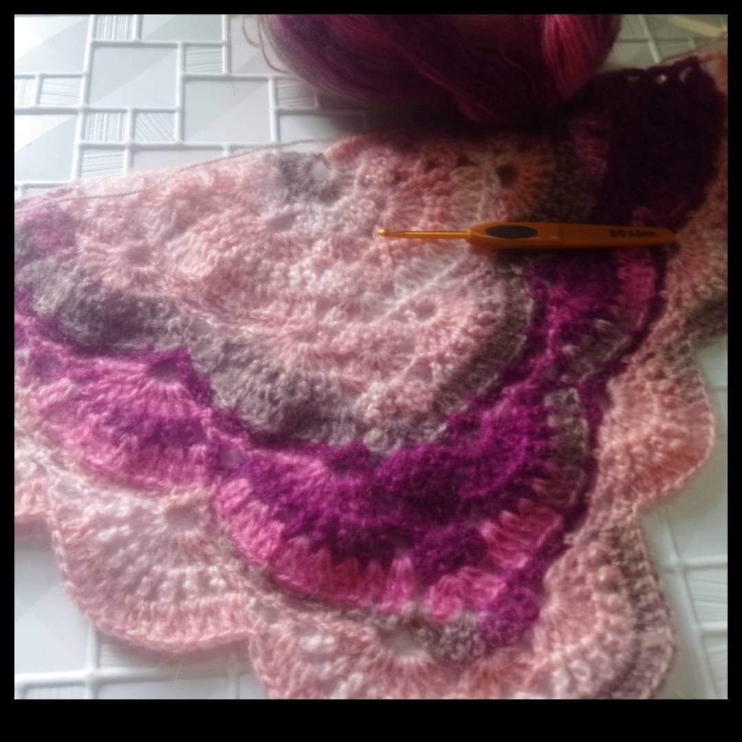 КАК СДЕЛАТЬ КИСТИ ДЛЯ ШАЛИ. 
ВТО ШАЛИ , СВЯЗАННОЙ КРЮЧКОМ